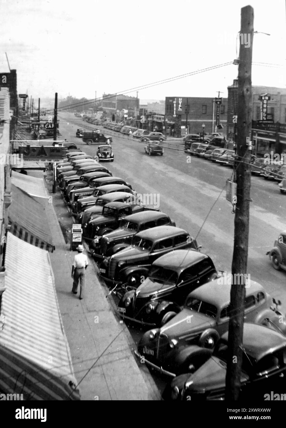 View main avenue in Black and White Stock Photos & Images - Alamy