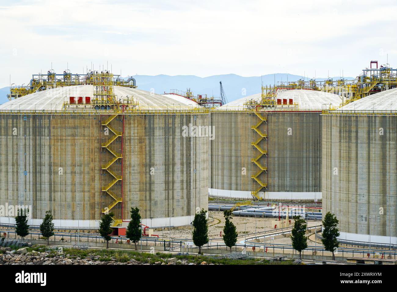 Gas manifolds hi-res stock photography and images - Alamy