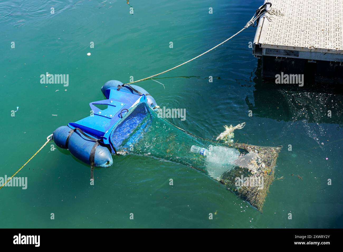 Automated garbage collection device with a net bag in the water of the ...