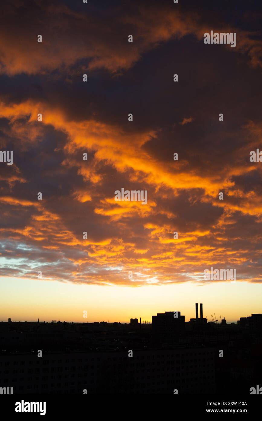 Vibrant sky sunset featuring hi-res stock photography and images - Alamy