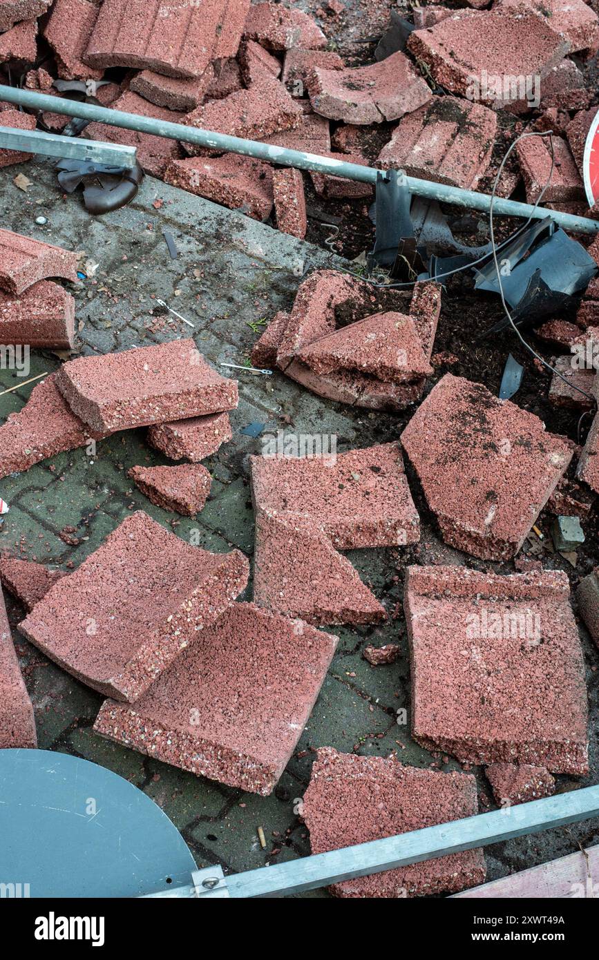 Crumbling structures scattered hi-res stock photography and images - Alamy