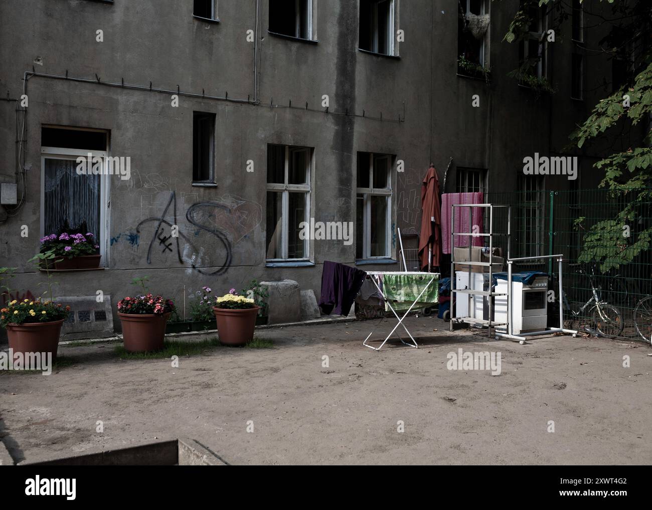 Berlin old tenement building hi-res stock photography and images - Alamy