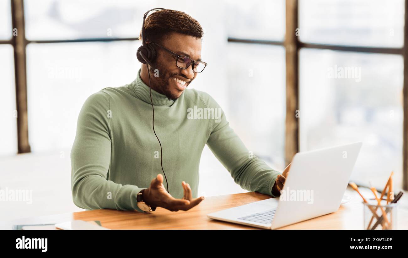 African manager receptionist hi-res stock photography and images - Alamy