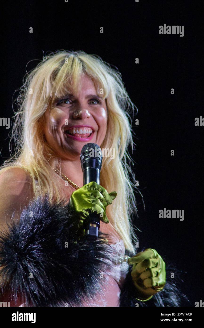Paloma faith family hi-res stock photography and images - Alamy