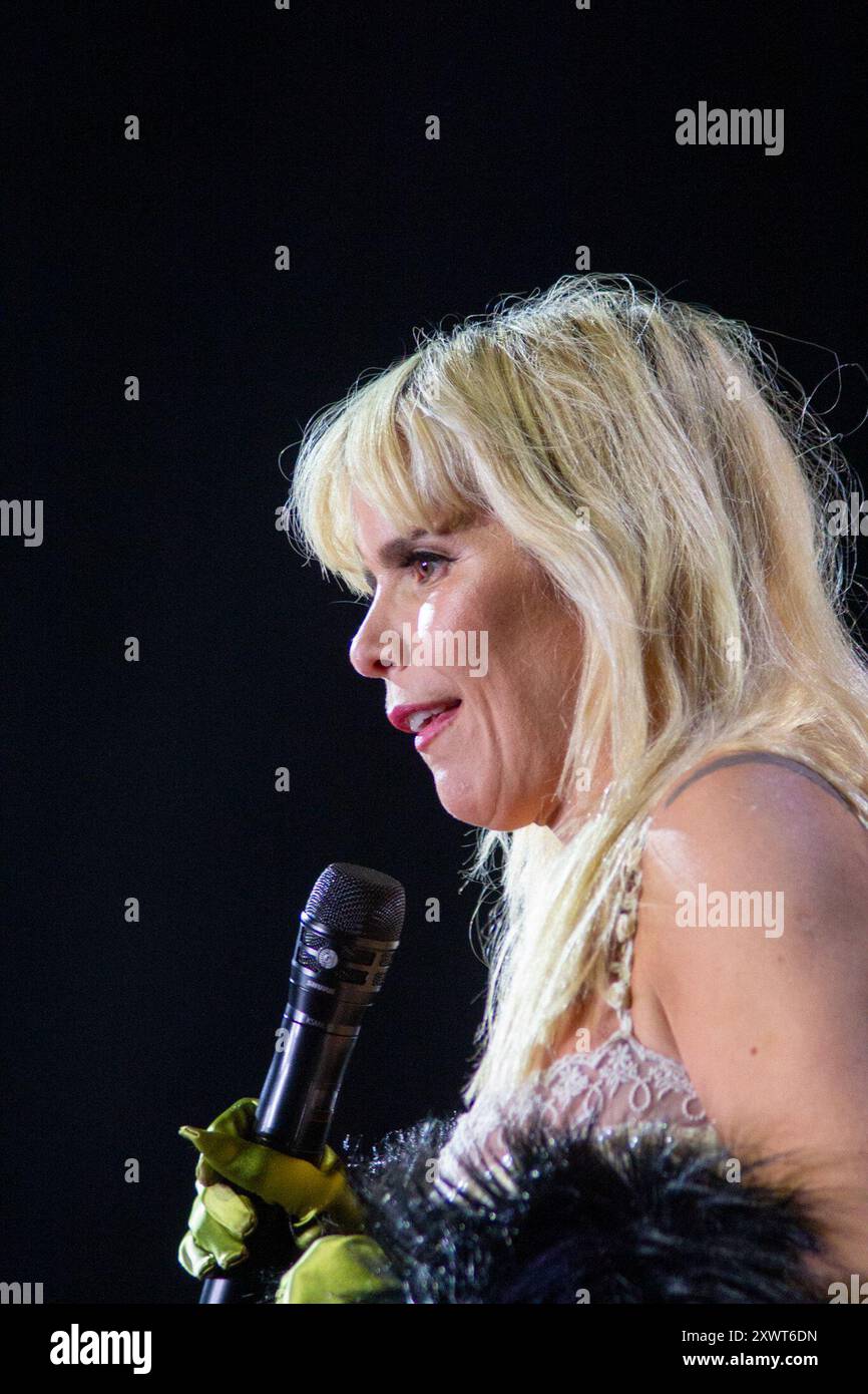Paloma faith family hi-res stock photography and images - Alamy