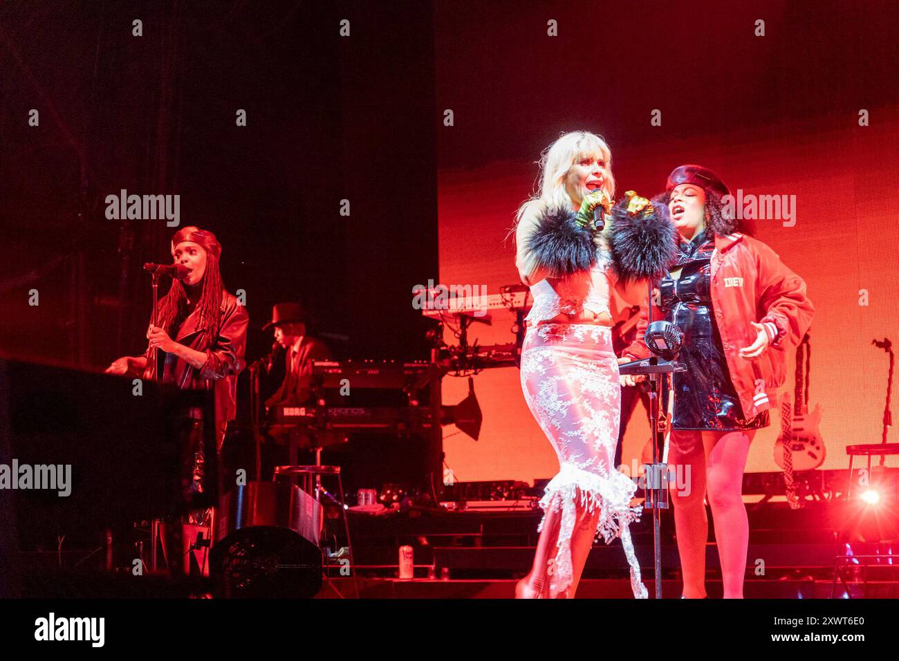 Paloma faith family hi-res stock photography and images - Alamy