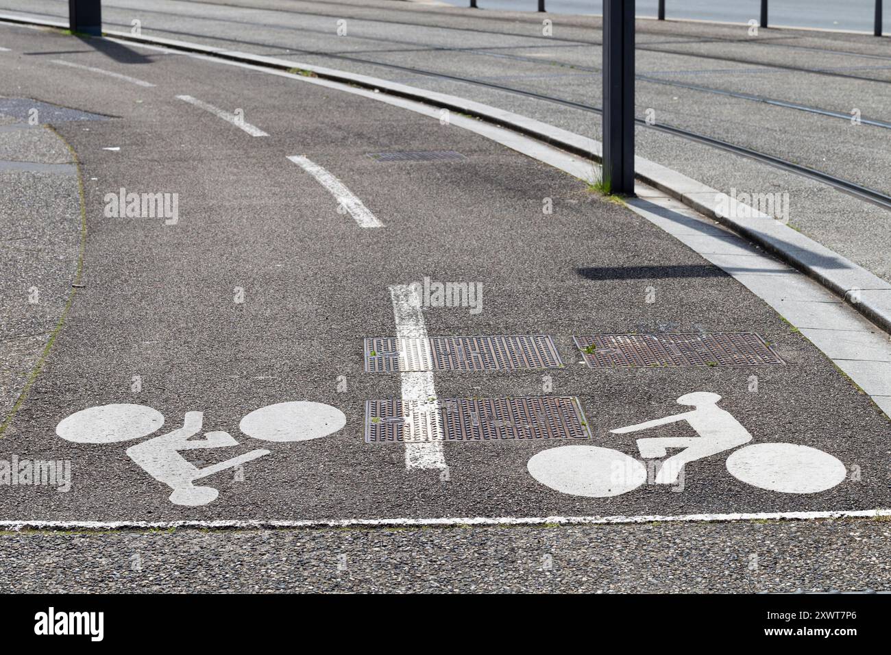 Bike path sign on the road. Close up bicycle paint on rood, transport ...