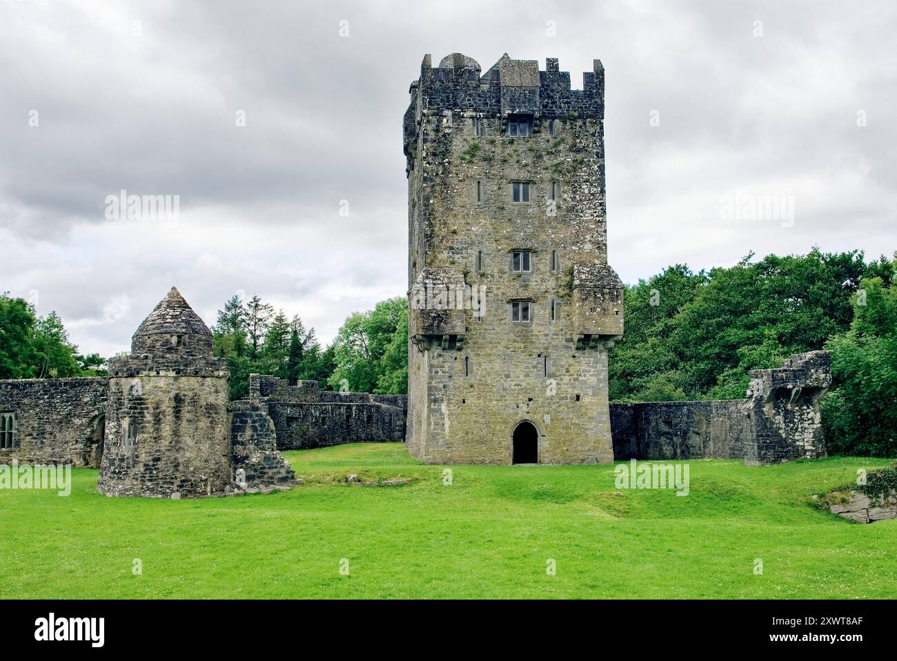 O'flaherty's castle hi-res stock photography and images - Alamy