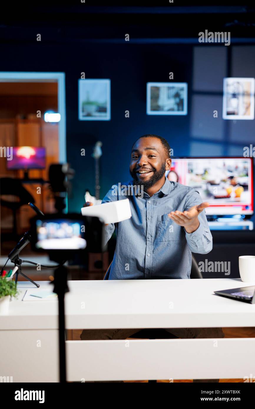Internet show host presenting hi-res stock photography and images - Alamy
