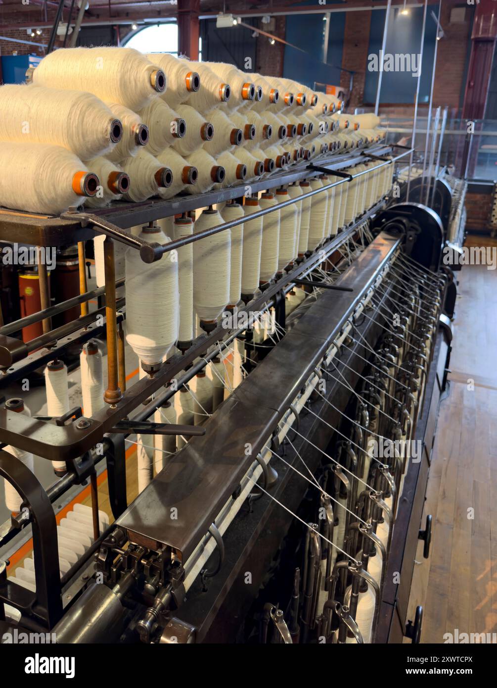 Cotton production factory worker hi-res stock photography and images ...