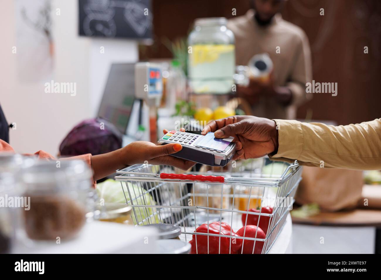 Bulk transaction hi-res stock photography and images - Alamy