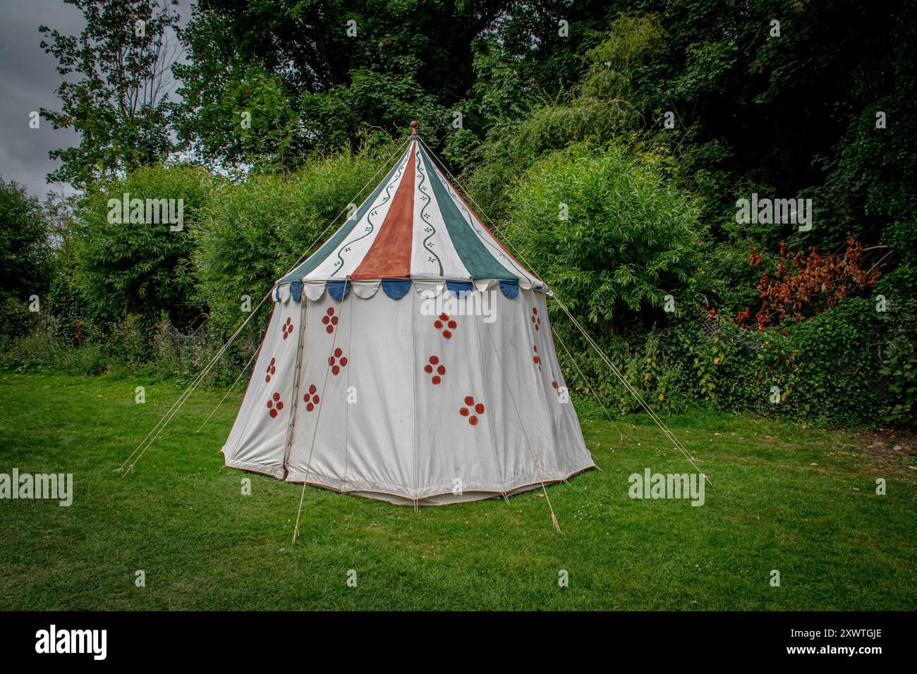 Medieval tent hi-res stock photography and images - Alamy
