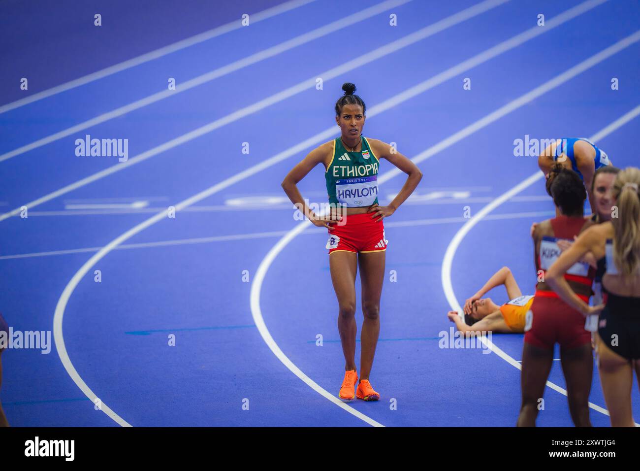 Birke Haylom participating in the 1500 meters at the Paris 2024 Olympic ...