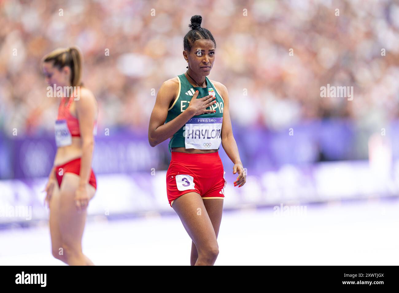 Birke Haylom participating in the 1500 meters at the Paris 2024 Olympic ...