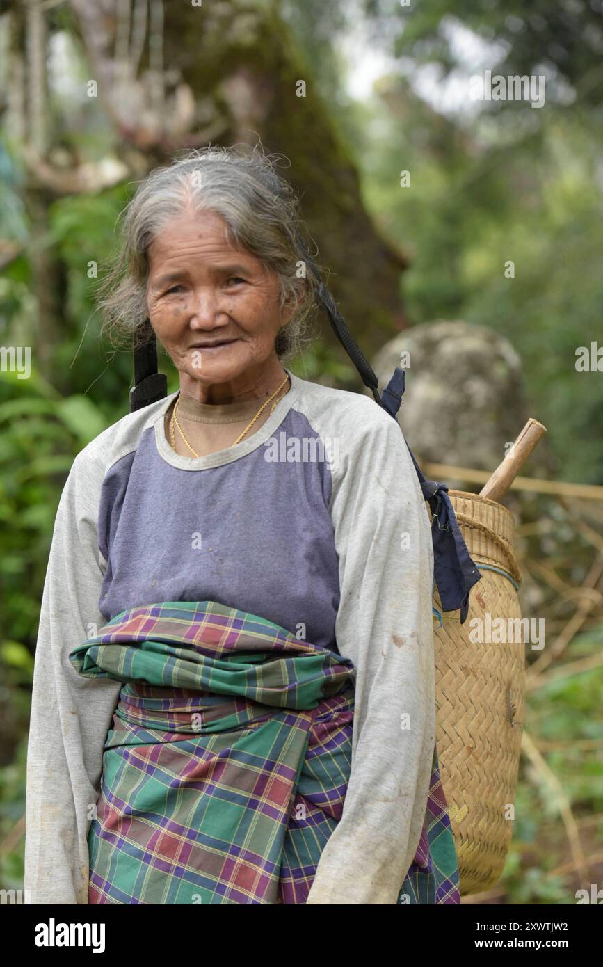 Frau portrait hi-res stock photography and images - Alamy