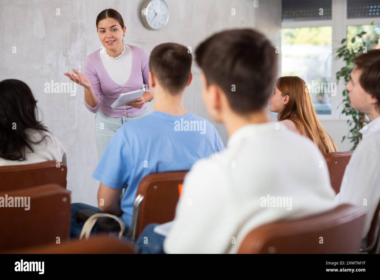 Talking students female speaker hi-res stock photography and images - Alamy