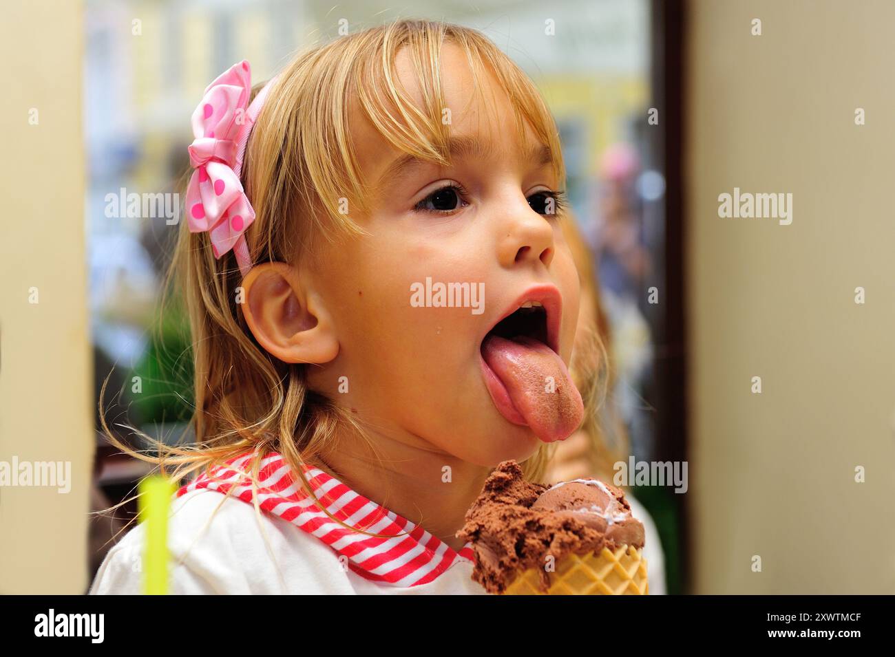 child, children, senses, sense of taste, food, sweets, ice cream parlor ...