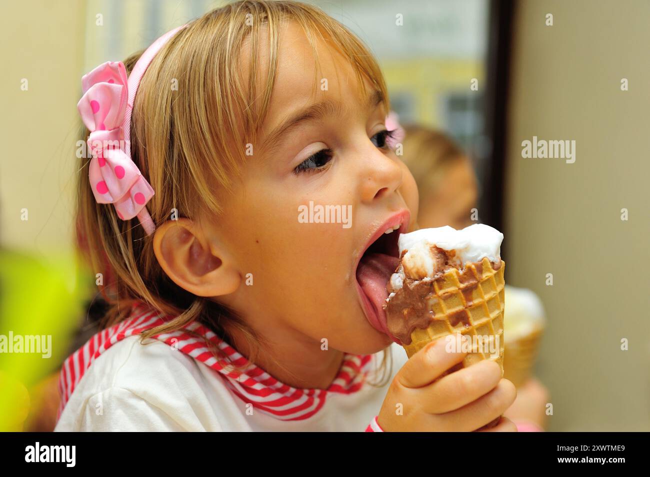 child, children, senses, sense of taste, food, sweets, ice cream parlor ...