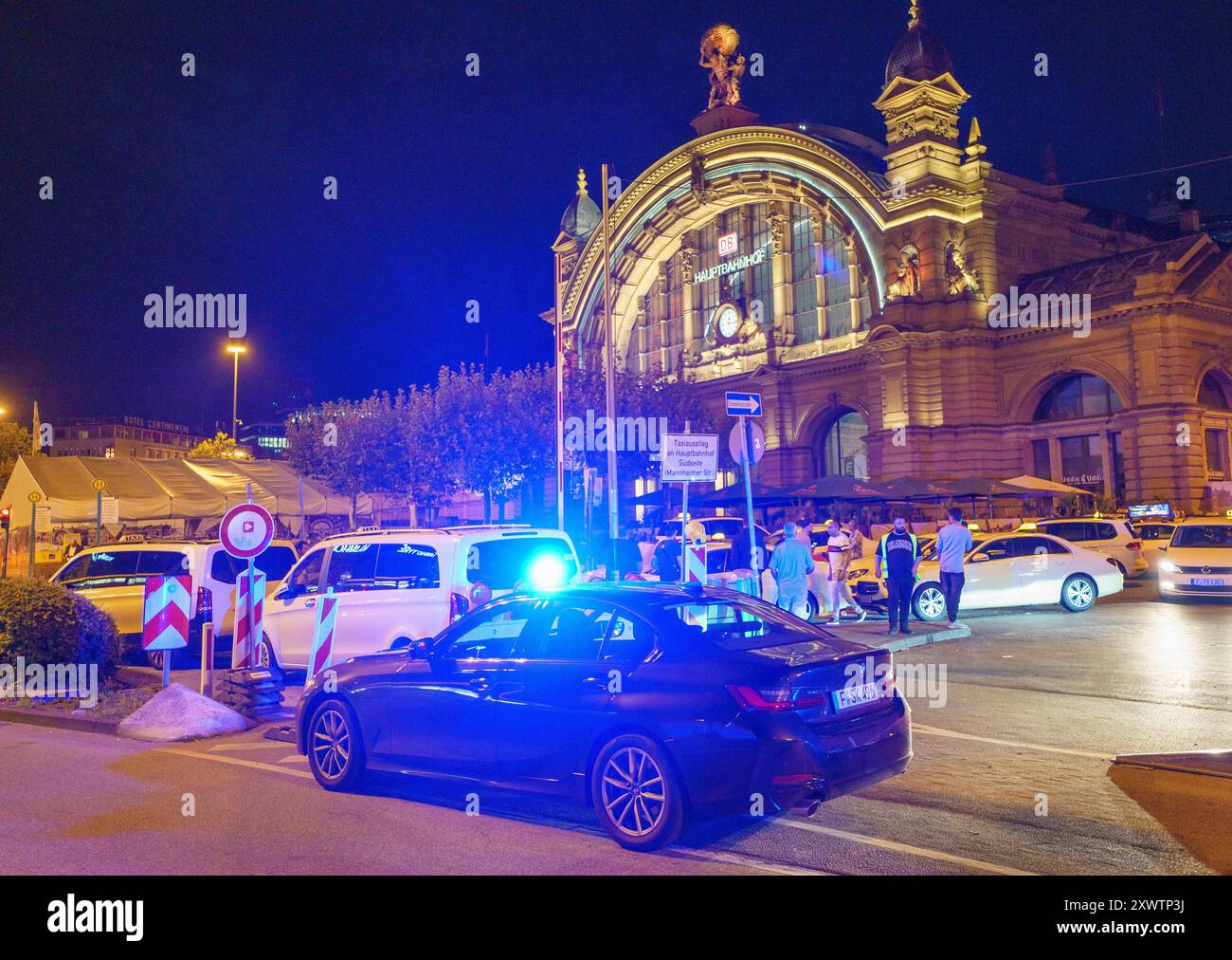 21 August 2024, Hesse, Frankfurt/Main: Police vehicles in front of the ...