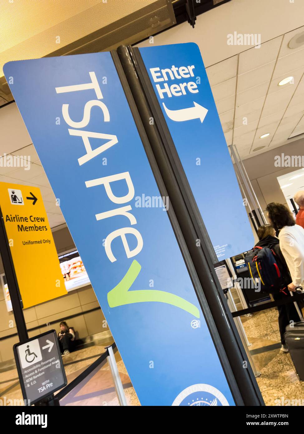 Expedited screening hi-res stock photography and images - Alamy