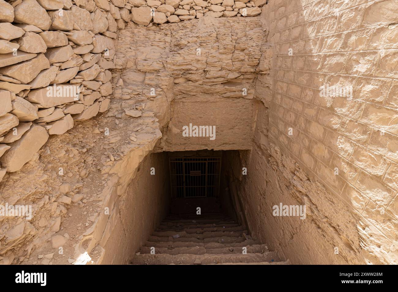 Valley of the Kings, kings valley, entrance of KV55 tomb, estimated ...