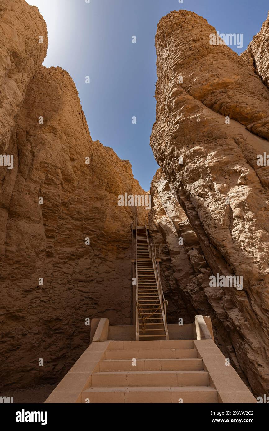 Valley of the Kings, kings valley, entrance of tomb KV34(Thutmosis III ...