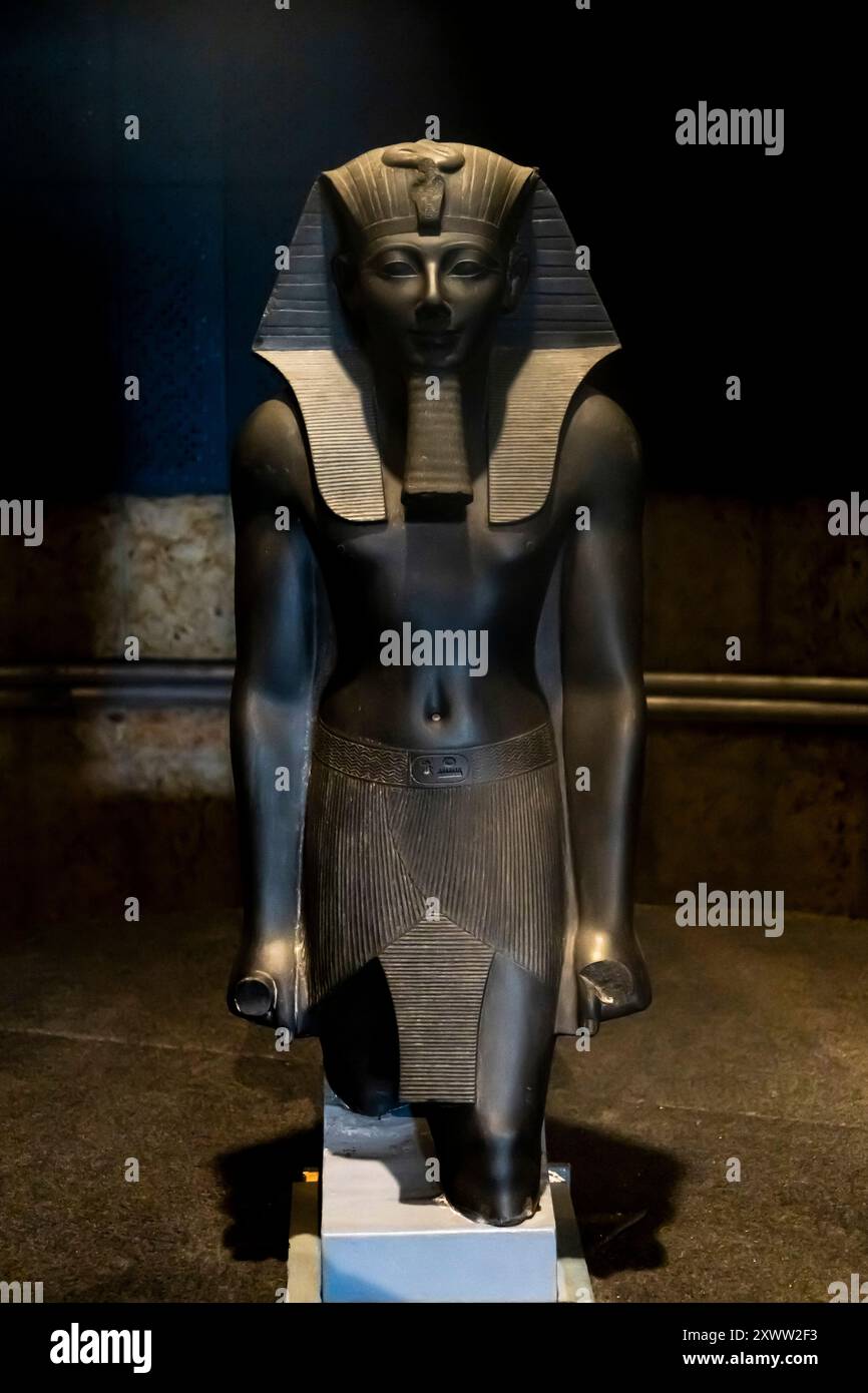 Luxor museum, statue of King Thutmose III(Tuthmosis III), Karnak temple ...