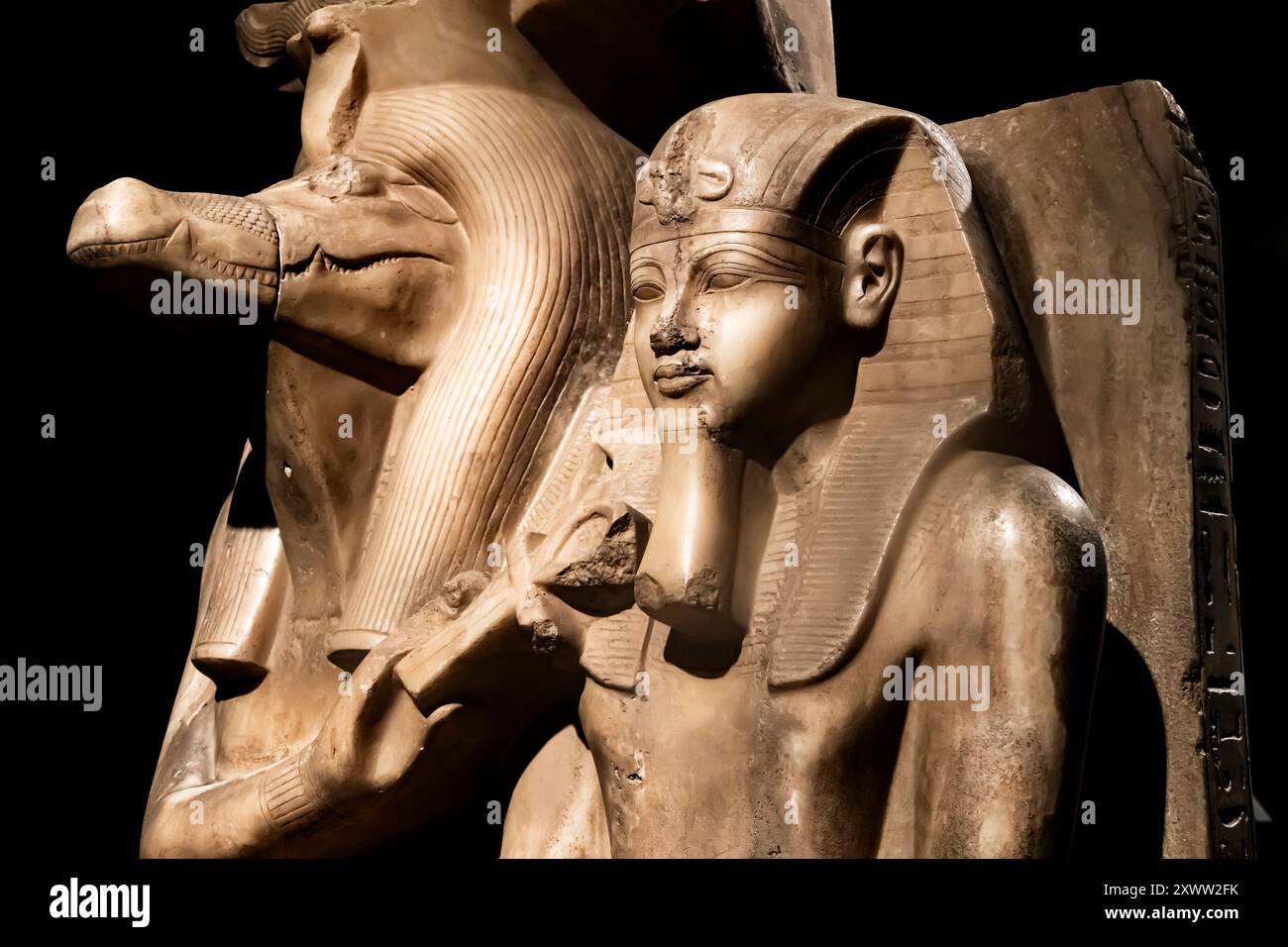 Egyptian crocodile sculpture hi-res stock photography and images - Alamy