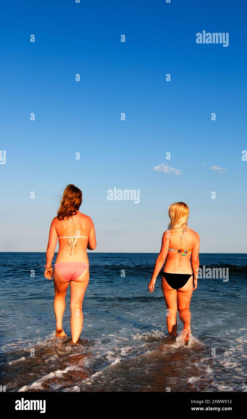 Beach bikini woman sunbath hi-res stock photography and images - Alamy
