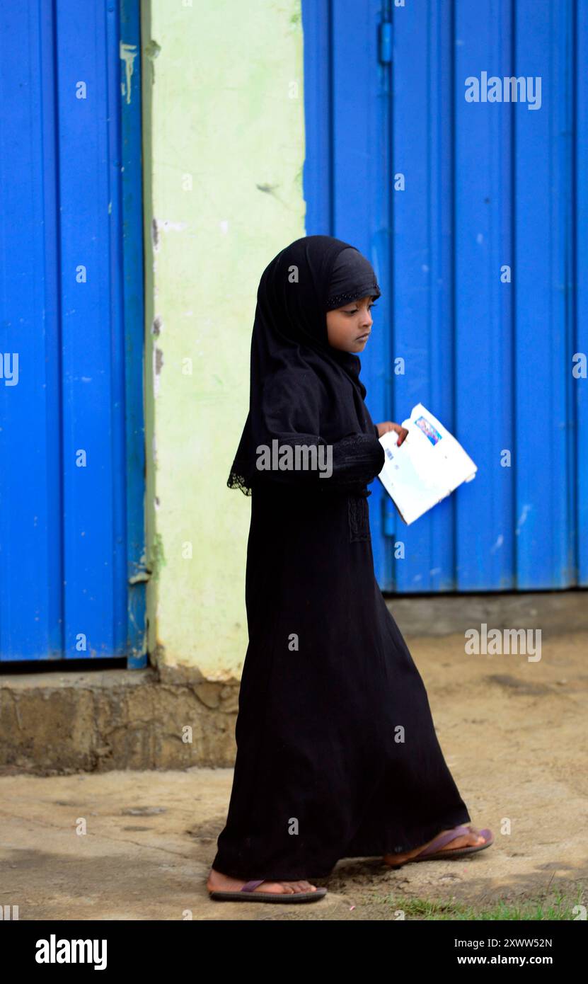 A young Singhalese Muslim girl in Sri Lanka Stock Photo - Alamy