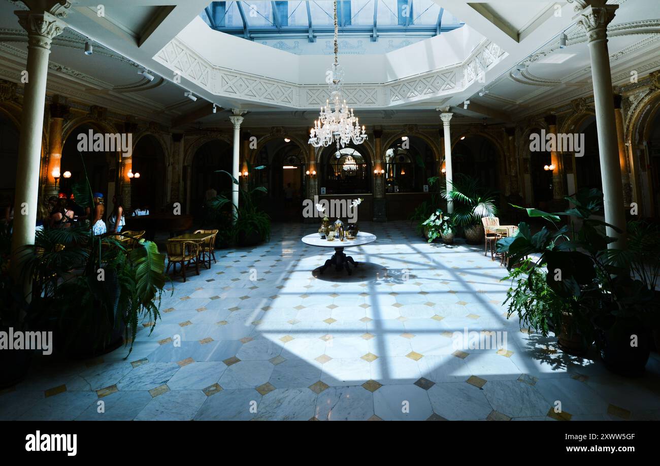 The beautiful interior of the Oriente Atiram Hotel on La Rambla ...