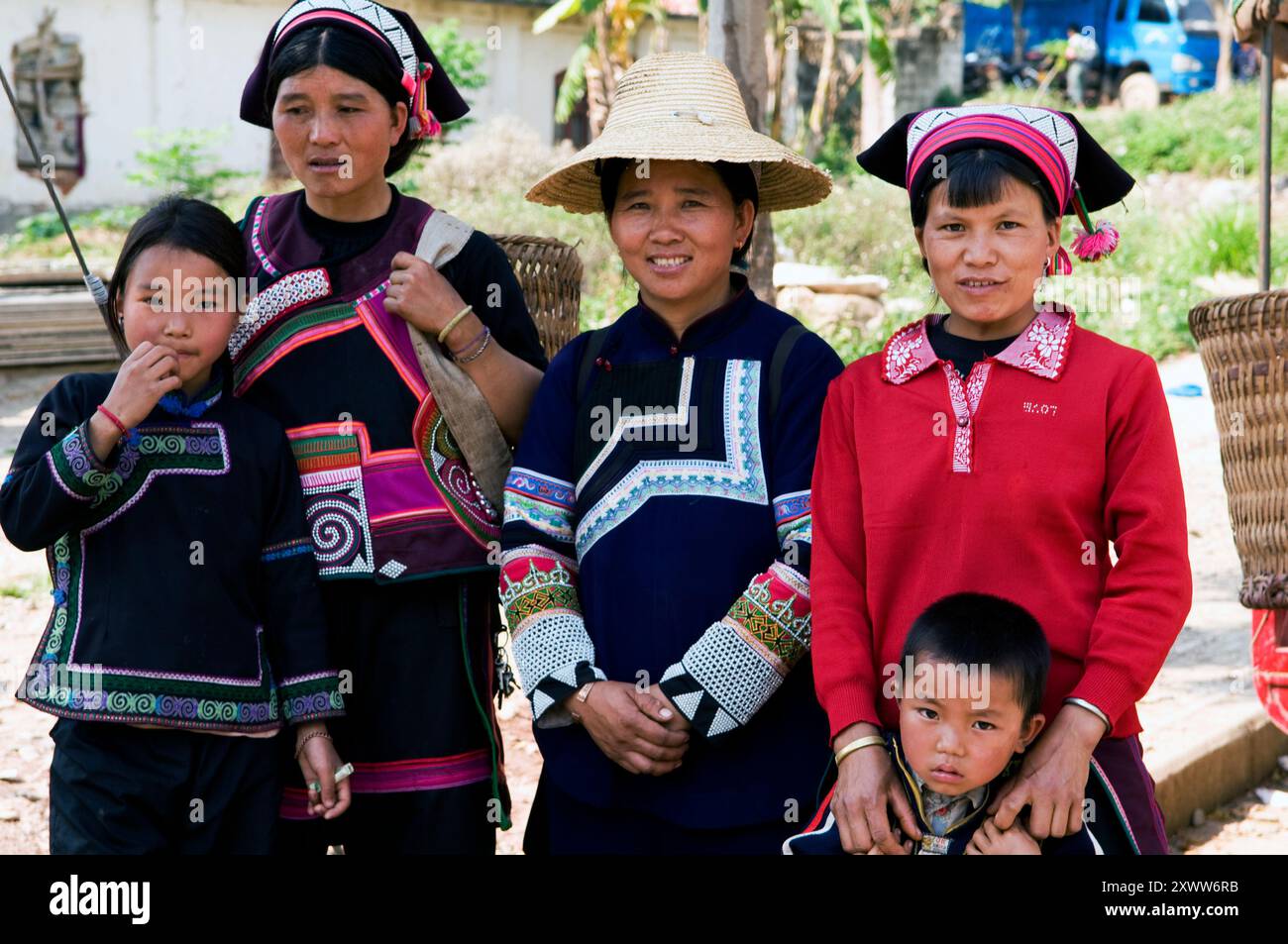 Yao and Hani people in a local market in south Yunnan province Stock ...