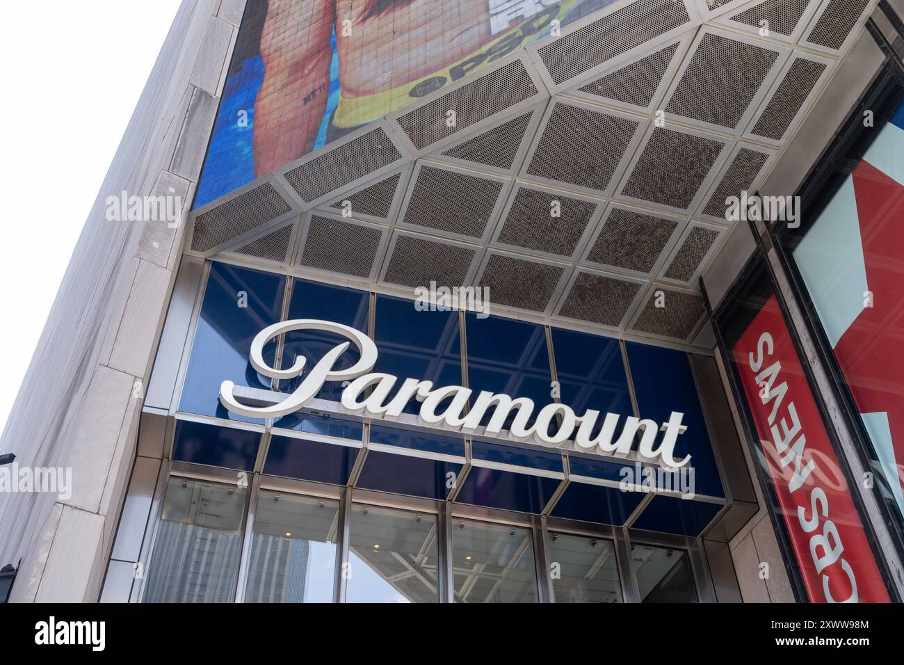 The paramount building on times square in new york hi-res stock ...