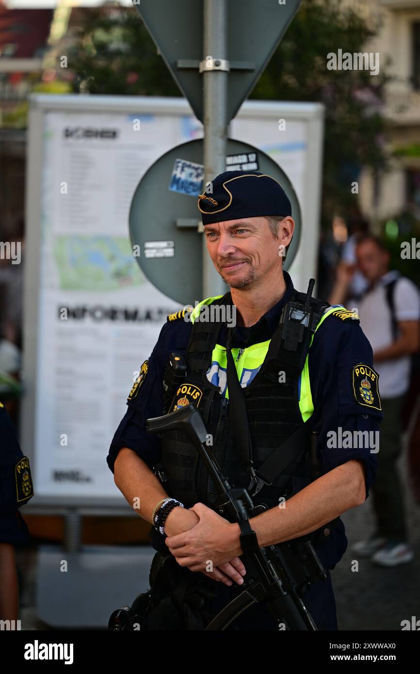 People on the street during the annual Malmö festival Stock Photo - Alamy