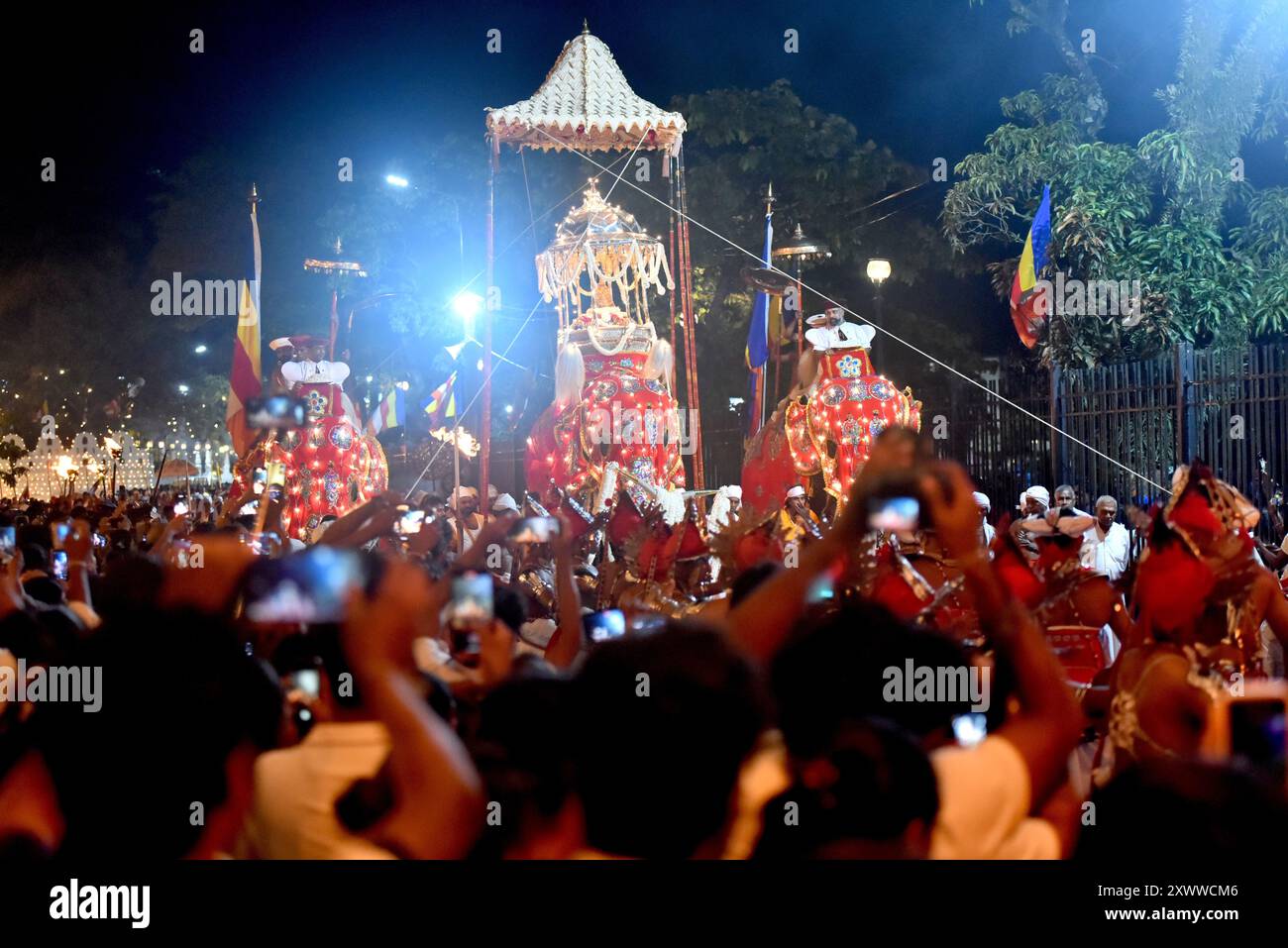 Kandy, Central Province, Sri Lanka. 19th Aug, 2024. The Esala Perahera ...