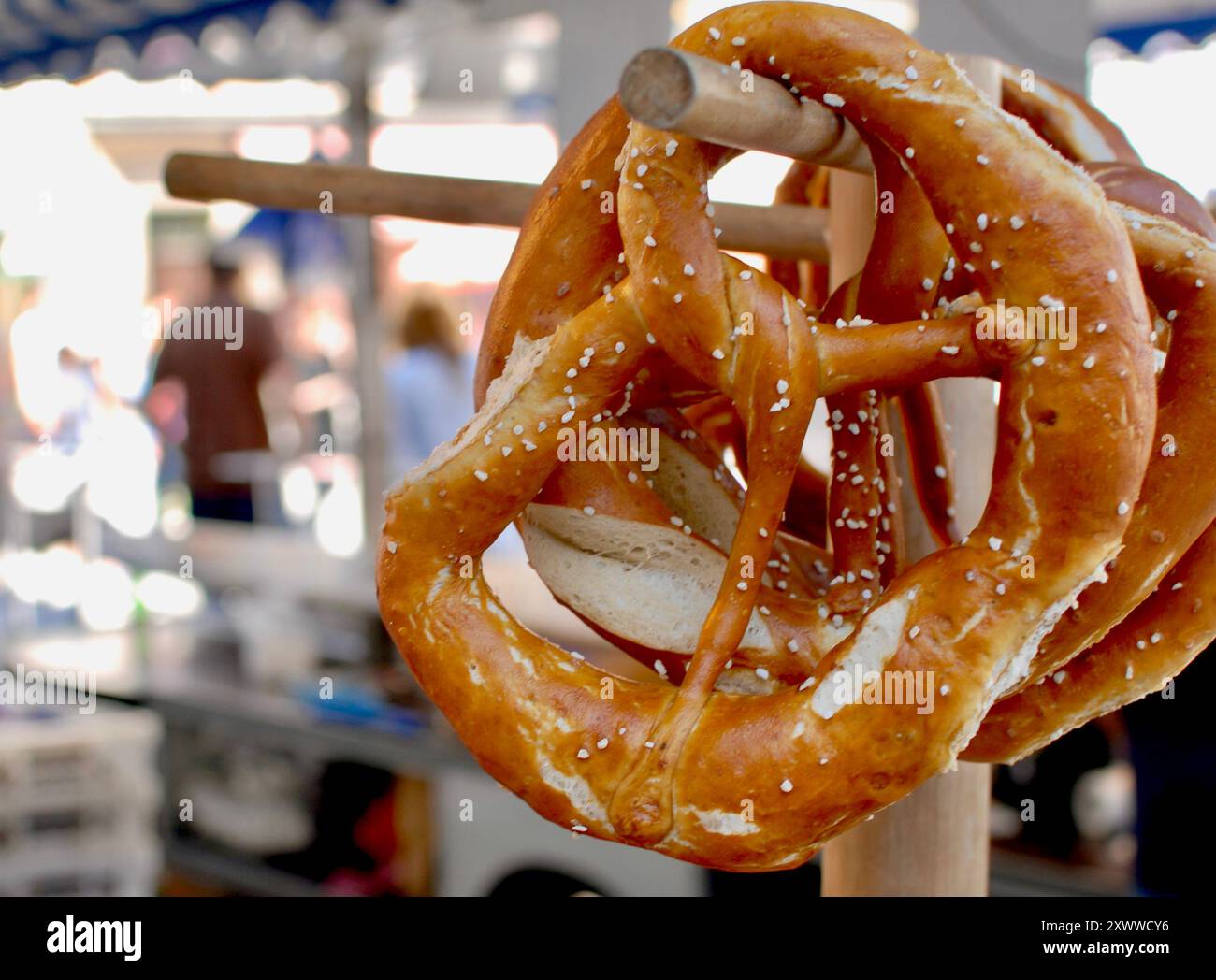 Pretzel food market hi-res stock photography and images - Alamy