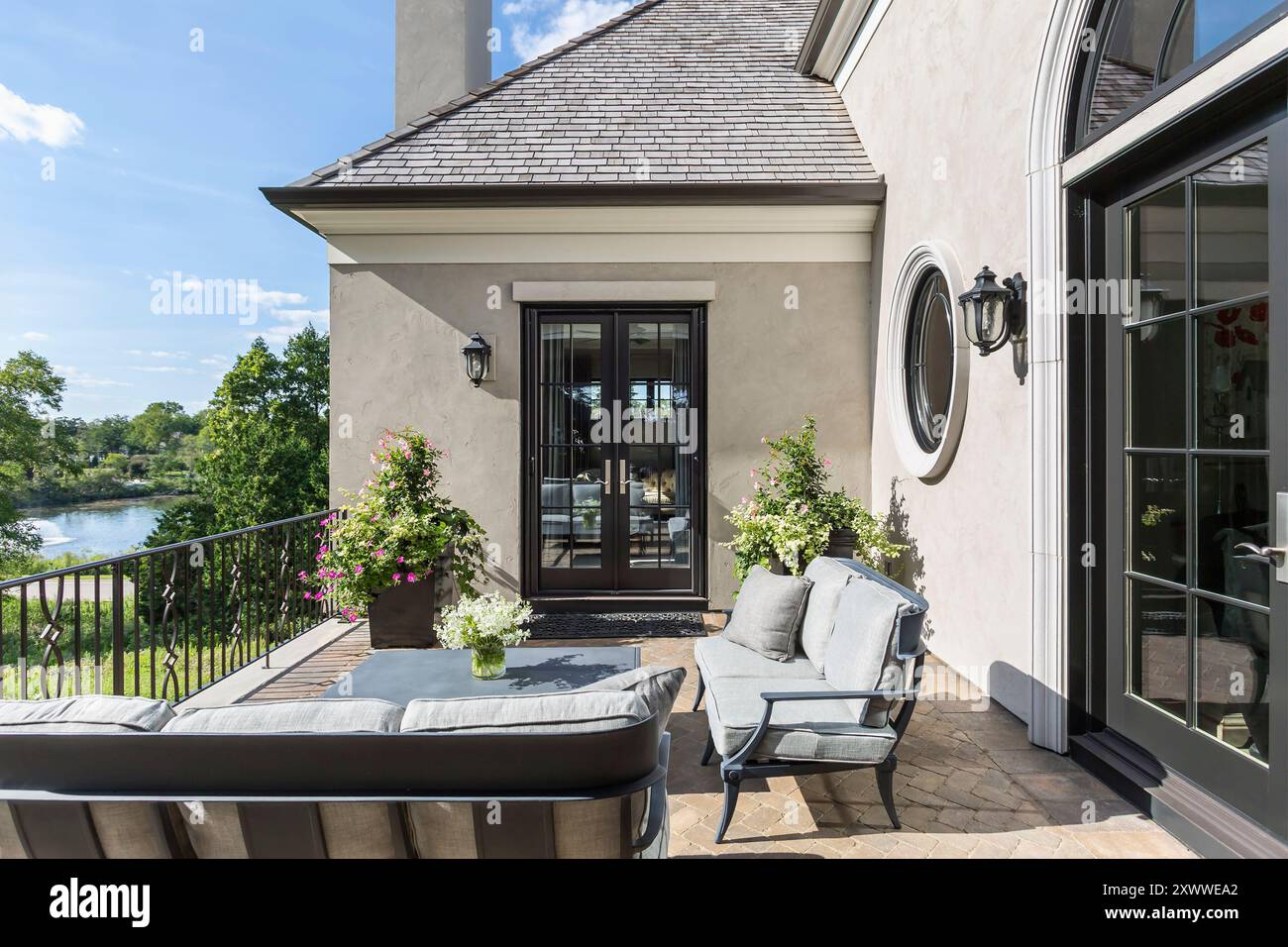 French pond deck hi-res stock photography and images - Alamy