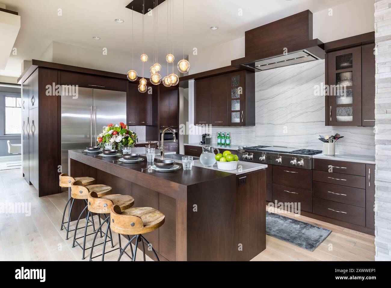 Marble countertops and full backsplash hi-res stock photography and ...