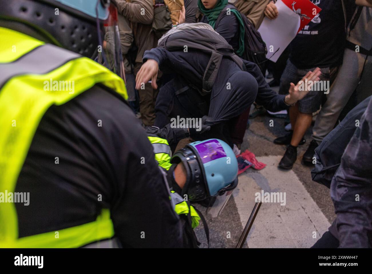 A series of violent skirmishes broke out between pro-palestinian ...