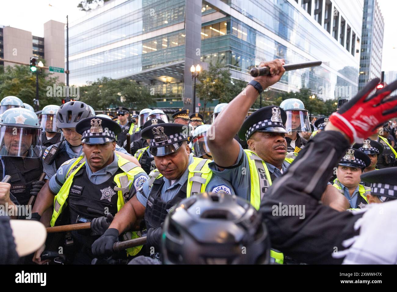 A series of violent skirmishes broke out between pro-palestinian ...