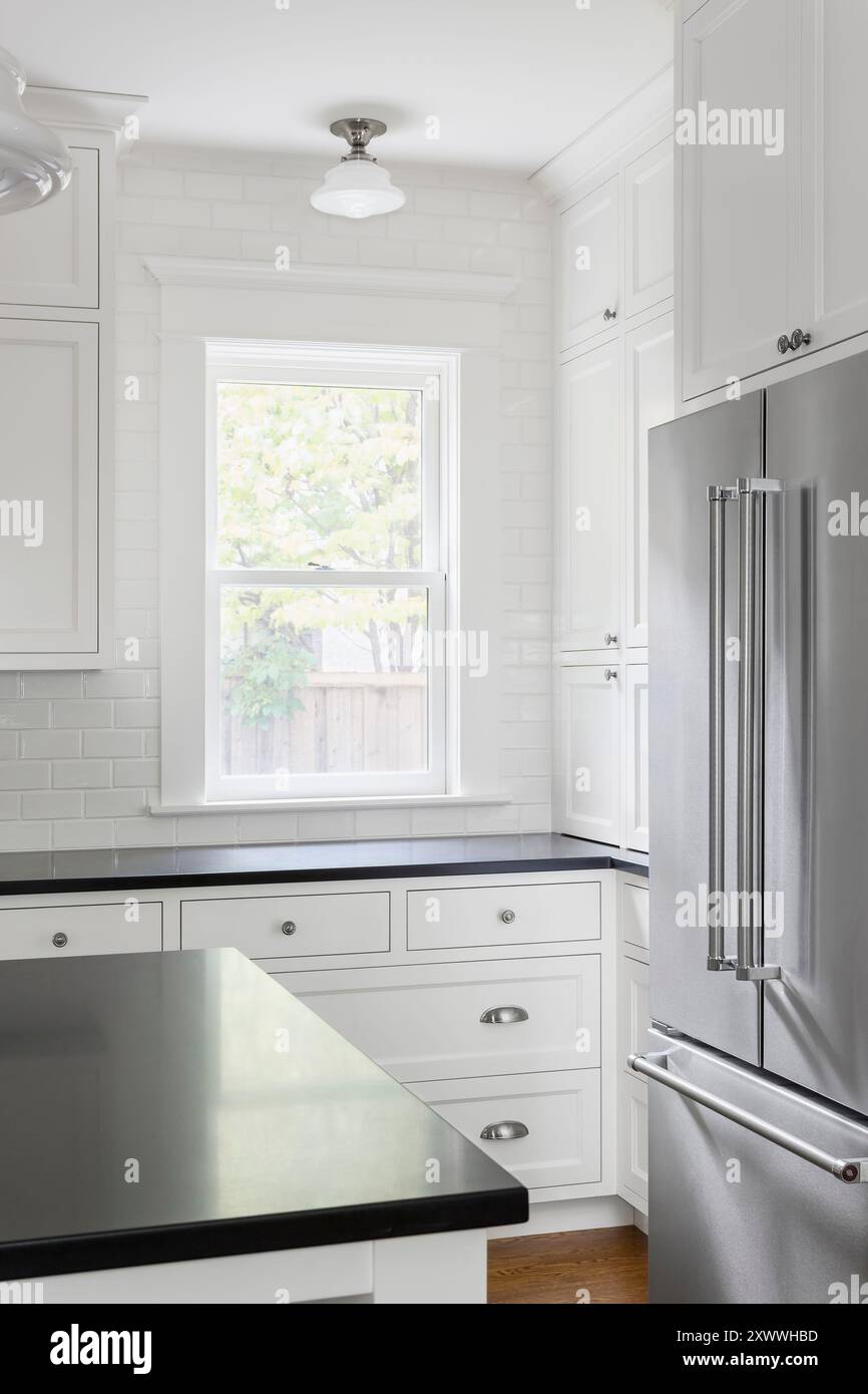 White kitchen black countertops hi-res stock photography and images - Alamy