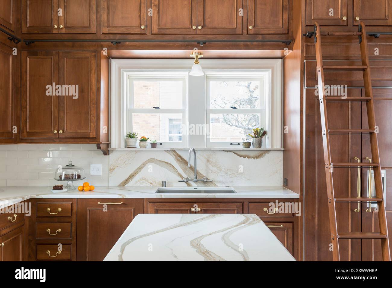 Sink area in new traditional kitchen Stock Photo - Alamy
