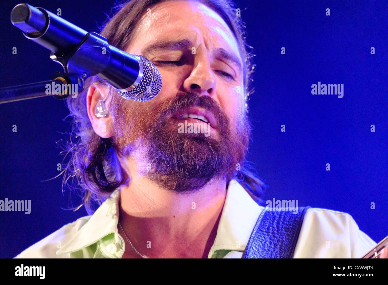 Italian singer Music Concert - Colapesce e Dimartino - Lux Eterna Beach ...
