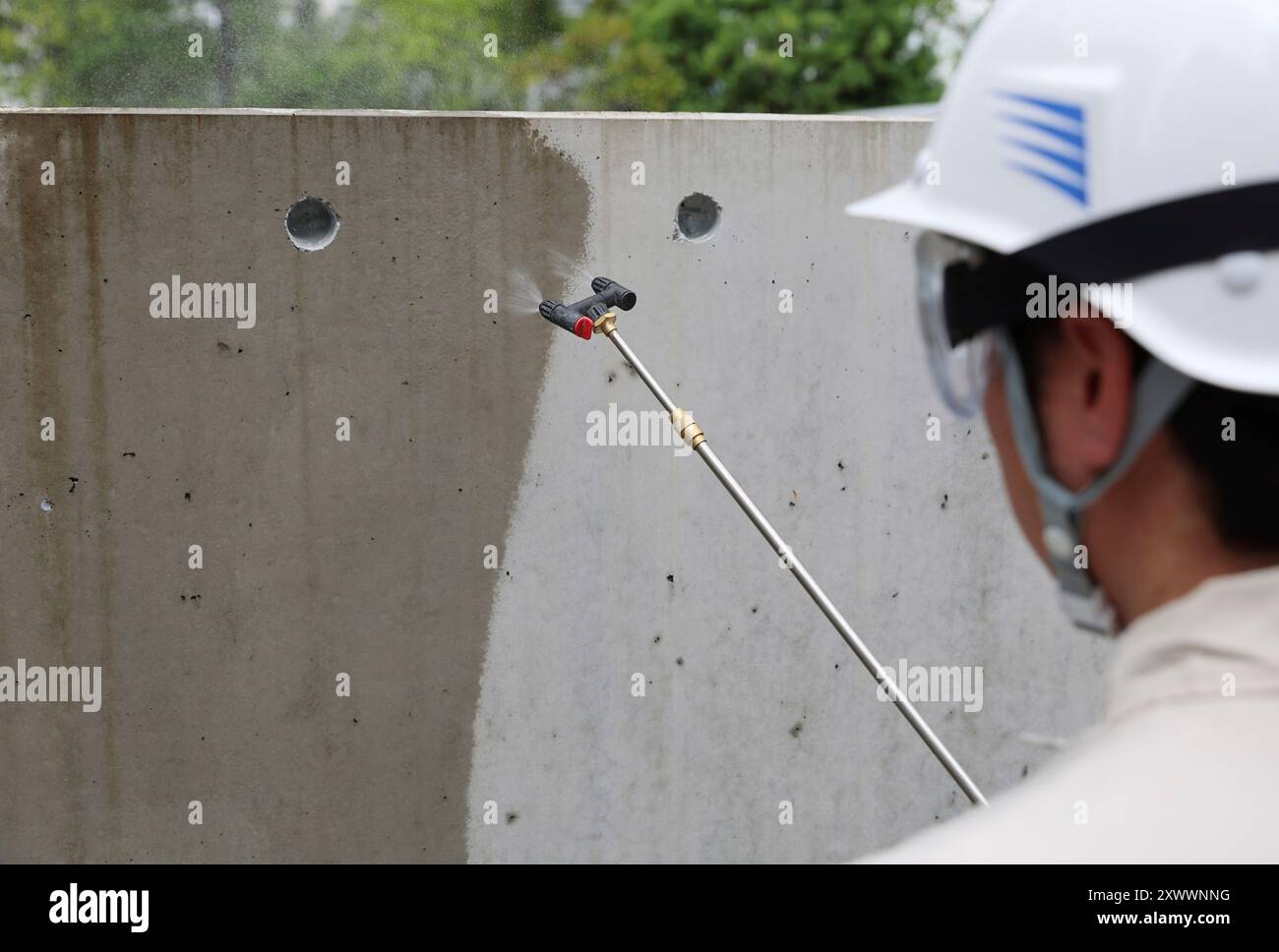 Concrete walls impregnated with carbon dioxide fixation technology DAC ...