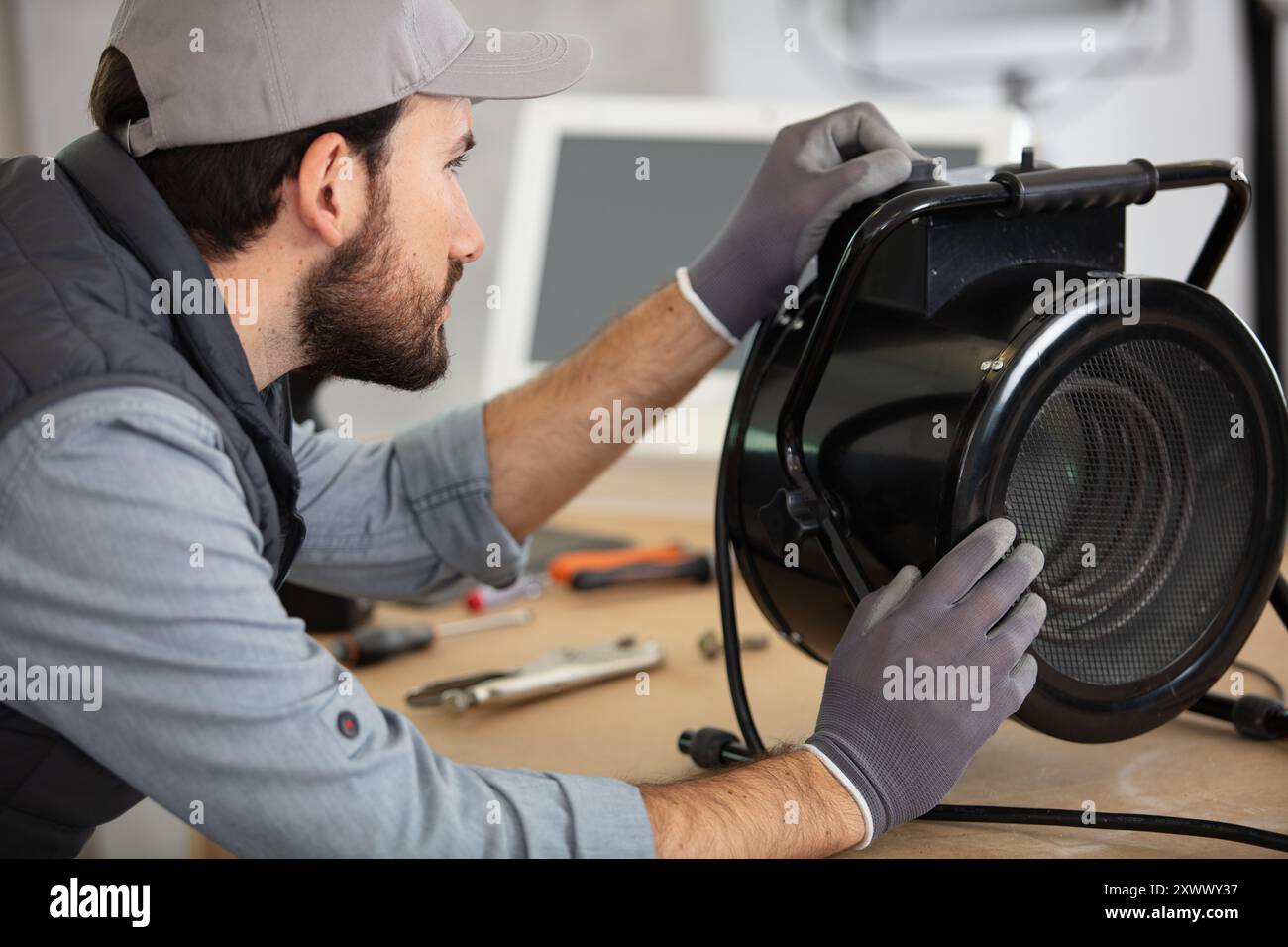 Man portable fan and hi-res stock photography and images - Alamy