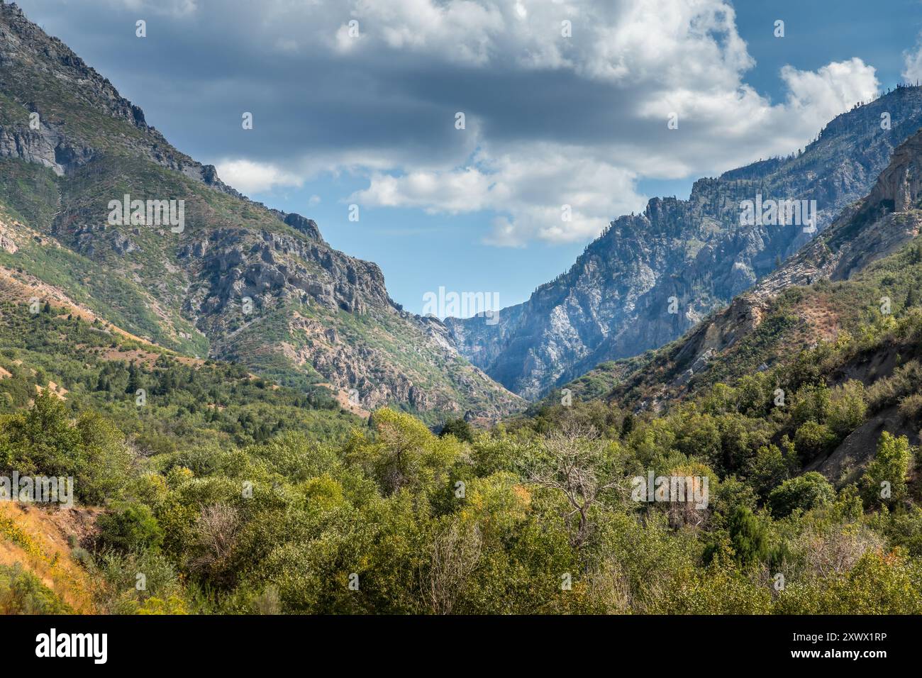 V shaped valley hi-res stock photography and images - Alamy