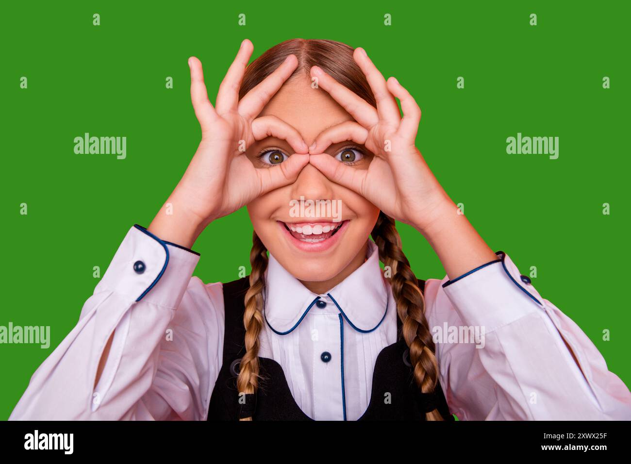 Close-up portrait of her she nice attractive lovely cheerful cheery ...