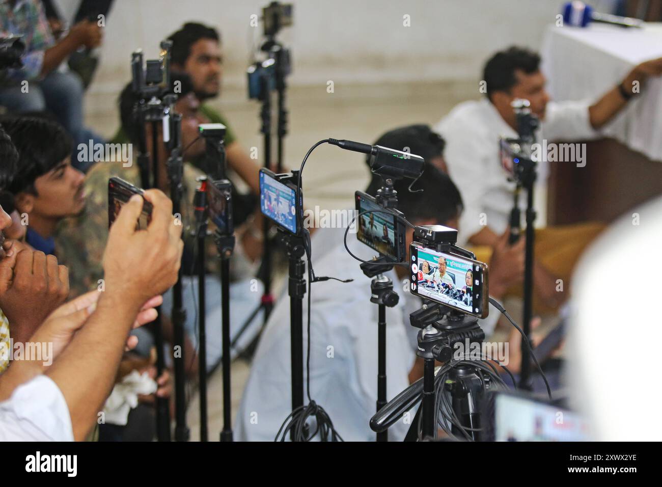 Mobile Phone Journalism In Bangladesh Bangladeshi people cover ...