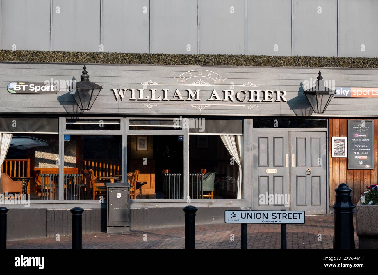 The William Archer pub, Wednesbury, West Midlands, England, UK Stock Photo - Alamy