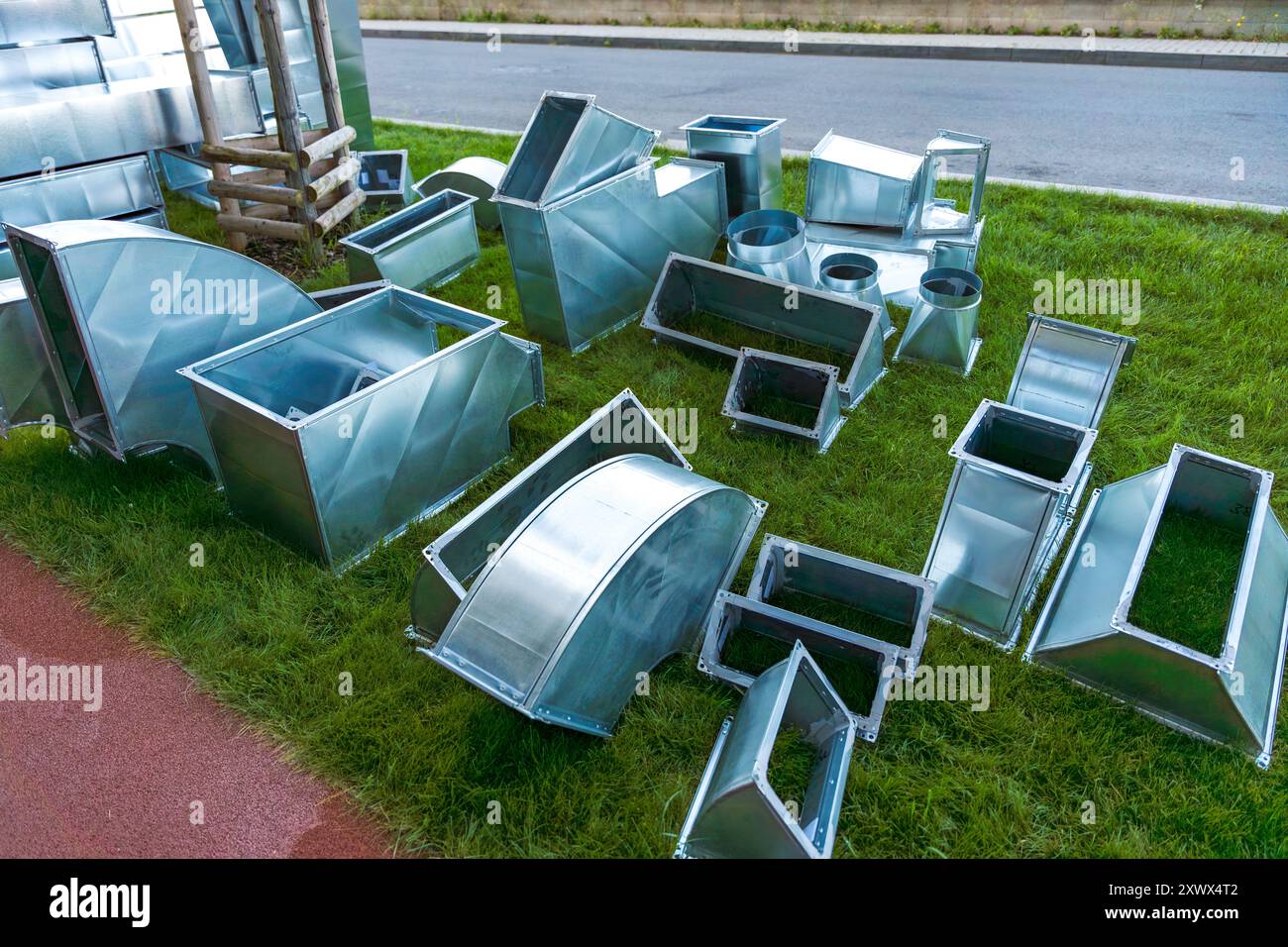 Metallic ducts hi-res stock photography and images - Alamy